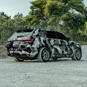 SinisterPerformanceClub's CAMO Trackhawk with WELD Laguna 20x10.5 ...